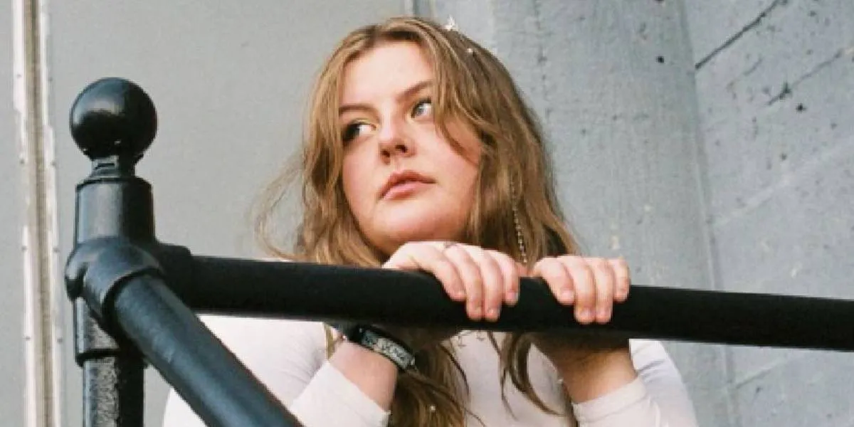 Sophie Holohan Rilis Single Yang Berjudul YOUR NEW GIRLFRIEND ...