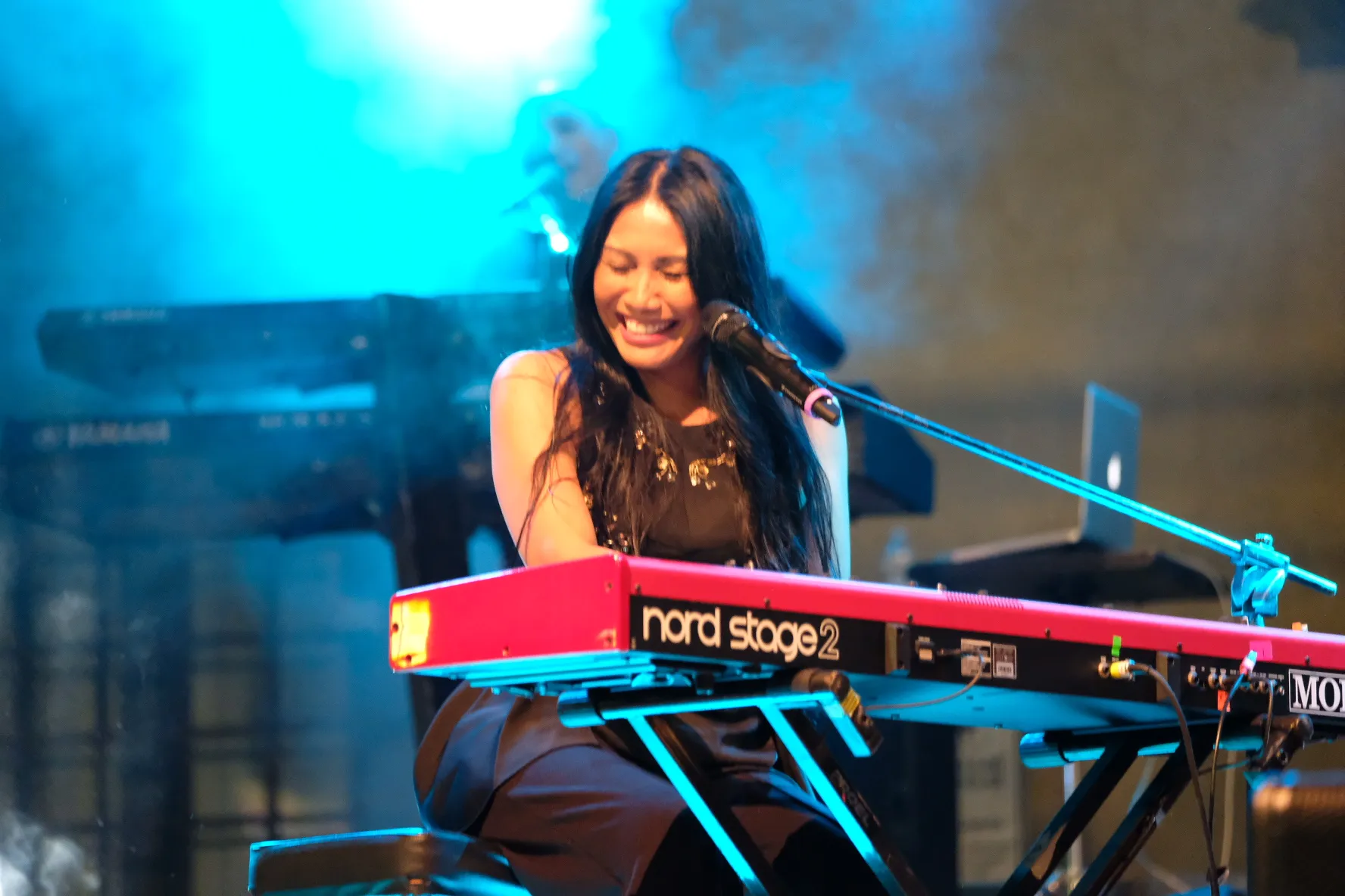 Tampil Di Festival Musik Italia, Anggun C Sasmi Puaskan Ribuan Penonton ...