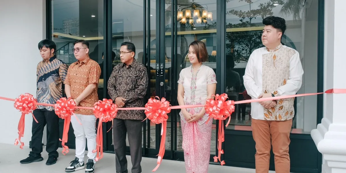Winda Viska Opens a Minang Restaurant in Tanjungpinang, Adopts a Kids ...