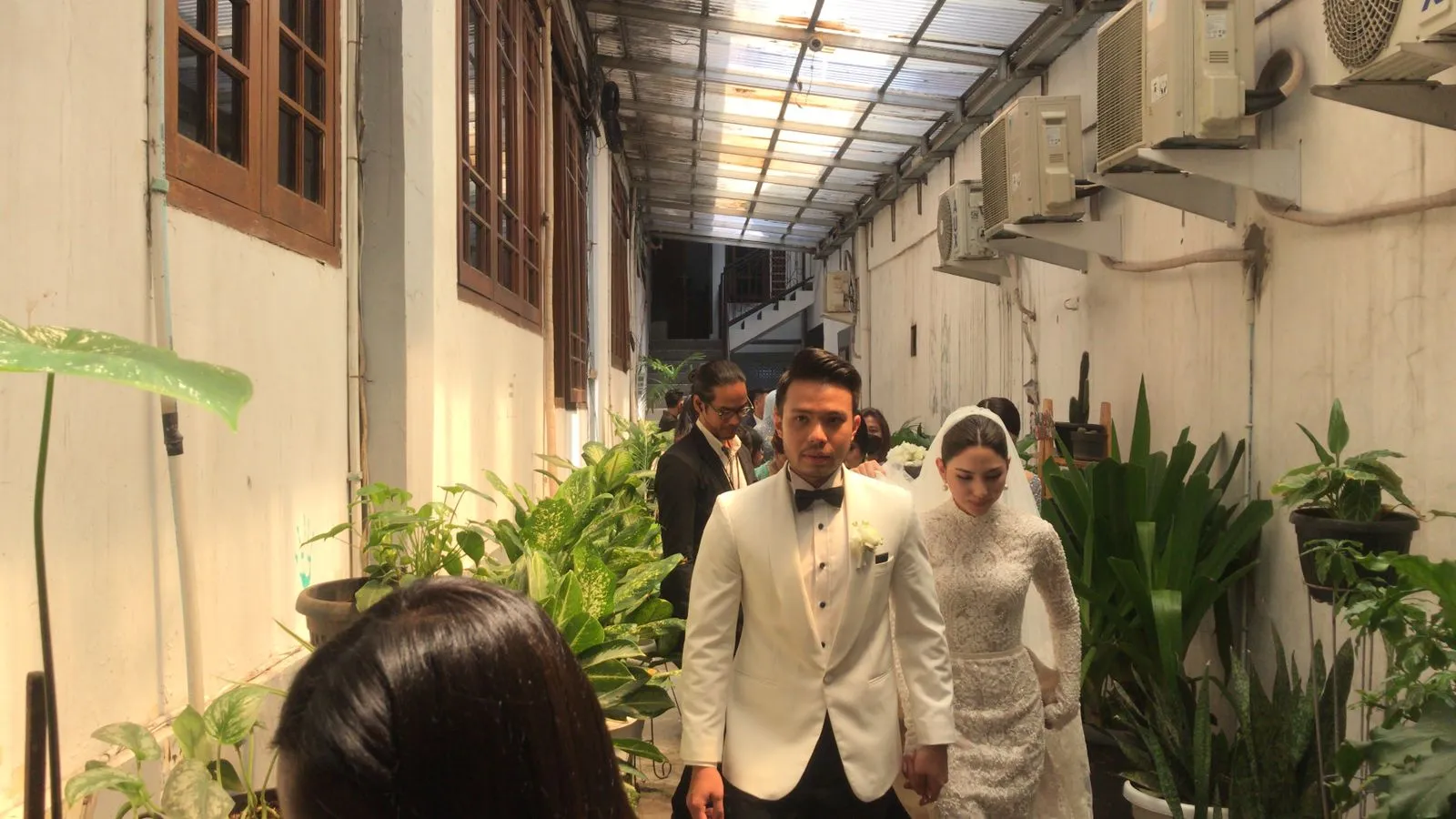 Gelar Pemberkatan Pernikahan, Jessica Mila dan Yakup Hasibuan Pakai Gaun Pengantin Serba Putih ...