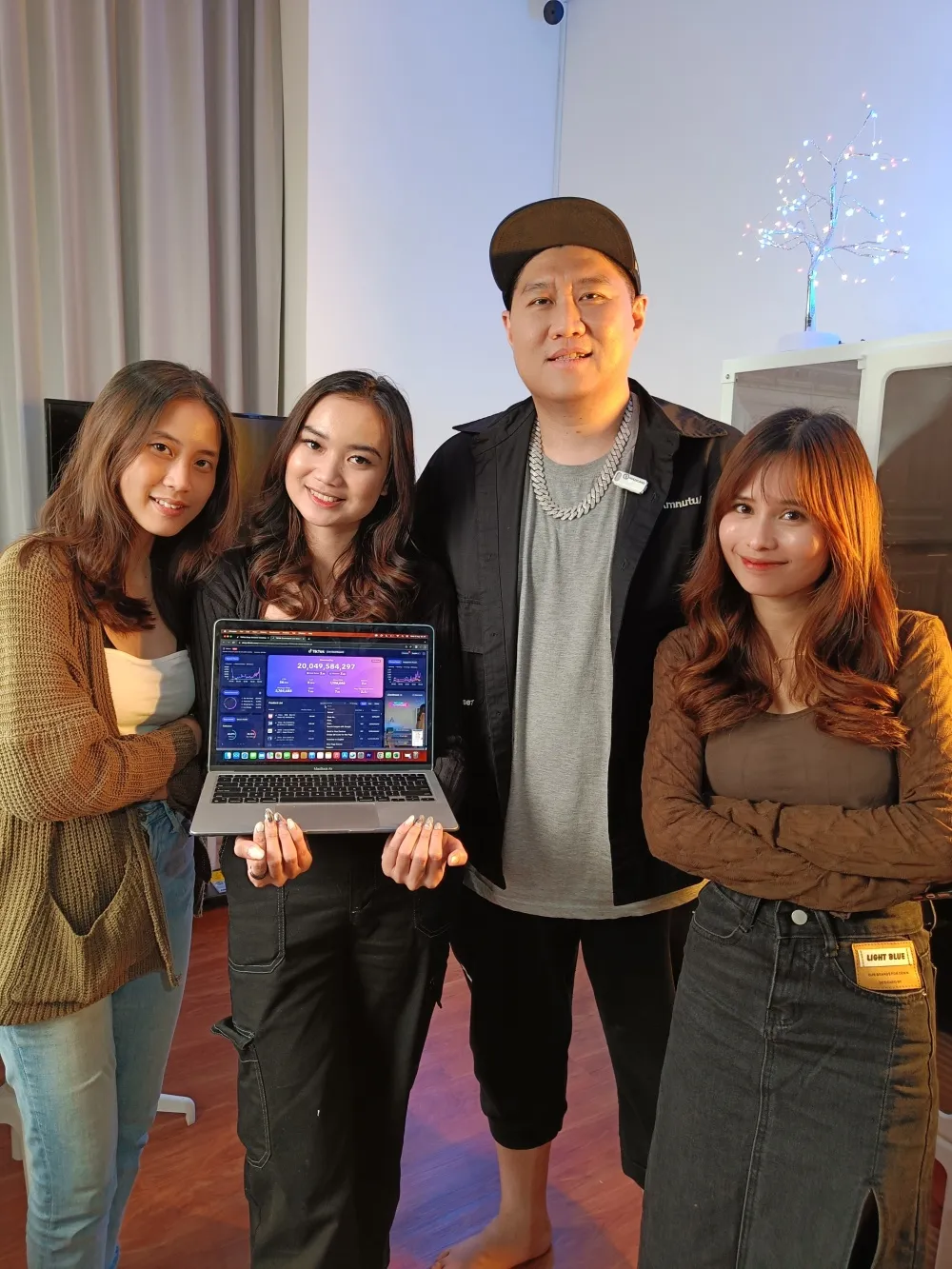 Ada dr. Richard Lee, 3 Kreator Ini Sukses Pecahkan Rekor Penjualan Live ...