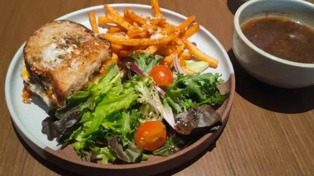 10 Rekomendasi Restoran Keluarga Ramah Anak di Jakarta Selatan 2026 ...