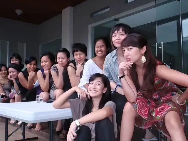 6 Potret Dian Sastrowardoyo di Usia 20-an Tahun, Kompak dan Seru Kumpul ...