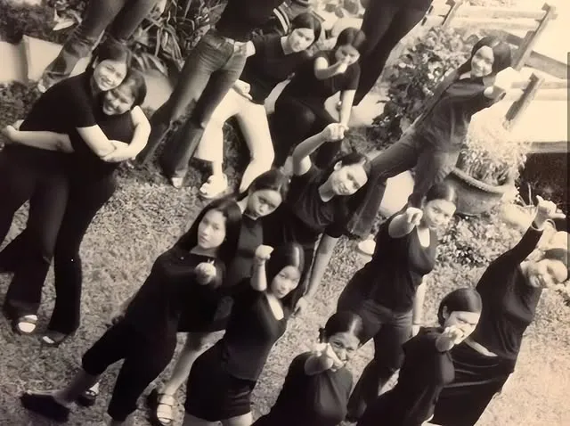 6 Potret Dian Sastrowardoyo di Usia 20-an Tahun, Kompak dan Seru Kumpul ...