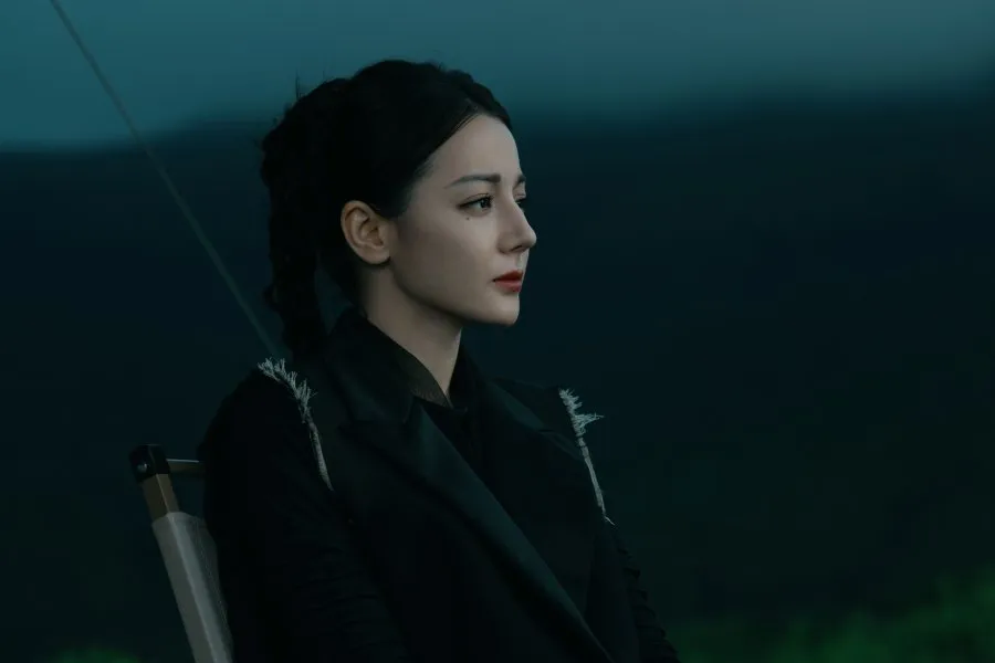 7 Beautiful Portraits of Dilraba Dilmurat that Captured Attention in ...