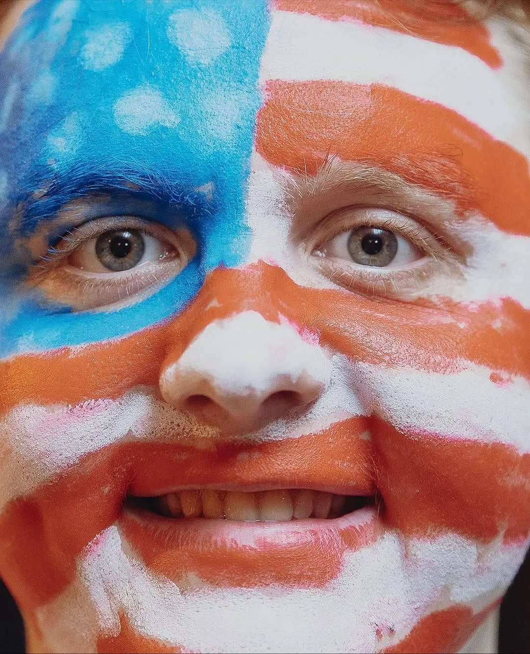 Arti dan Makna Lagu Hold Me While You Wait Lewis Capaldi, Tentang ...