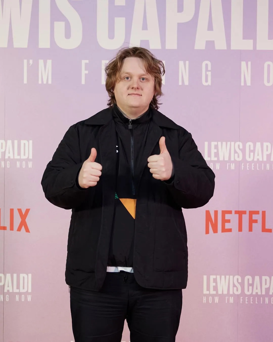 Arti dan Makna Lagu Hold Me While You Wait Lewis Capaldi, Tentang ...