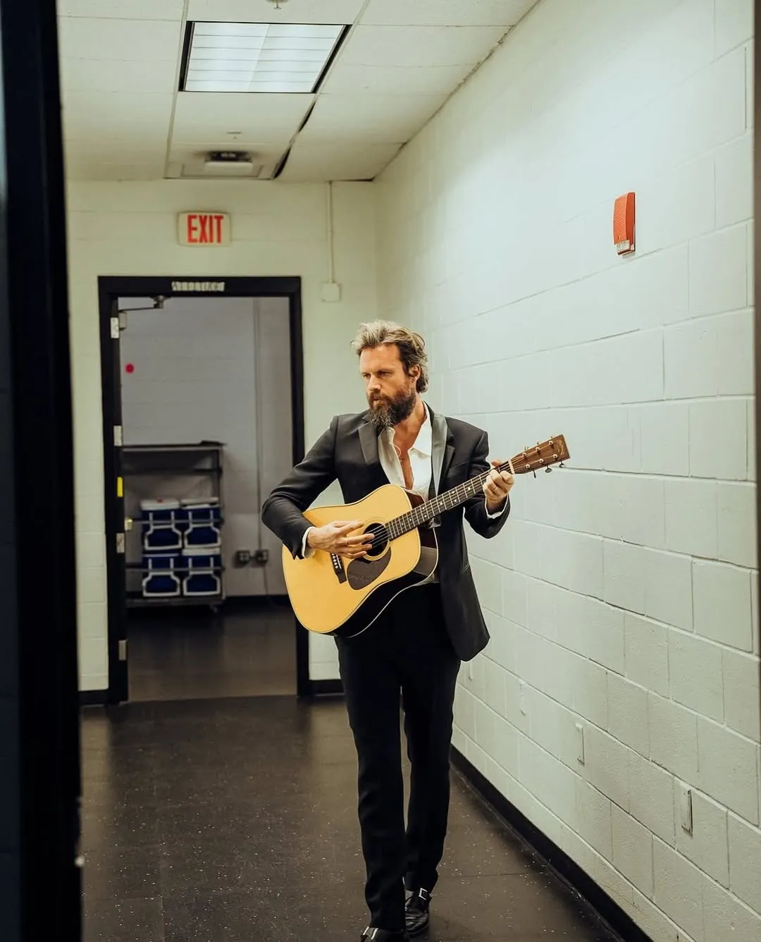 Arti dan Makna Lagu Real Love Baby - Father John Misty, Menerima Cinta ...