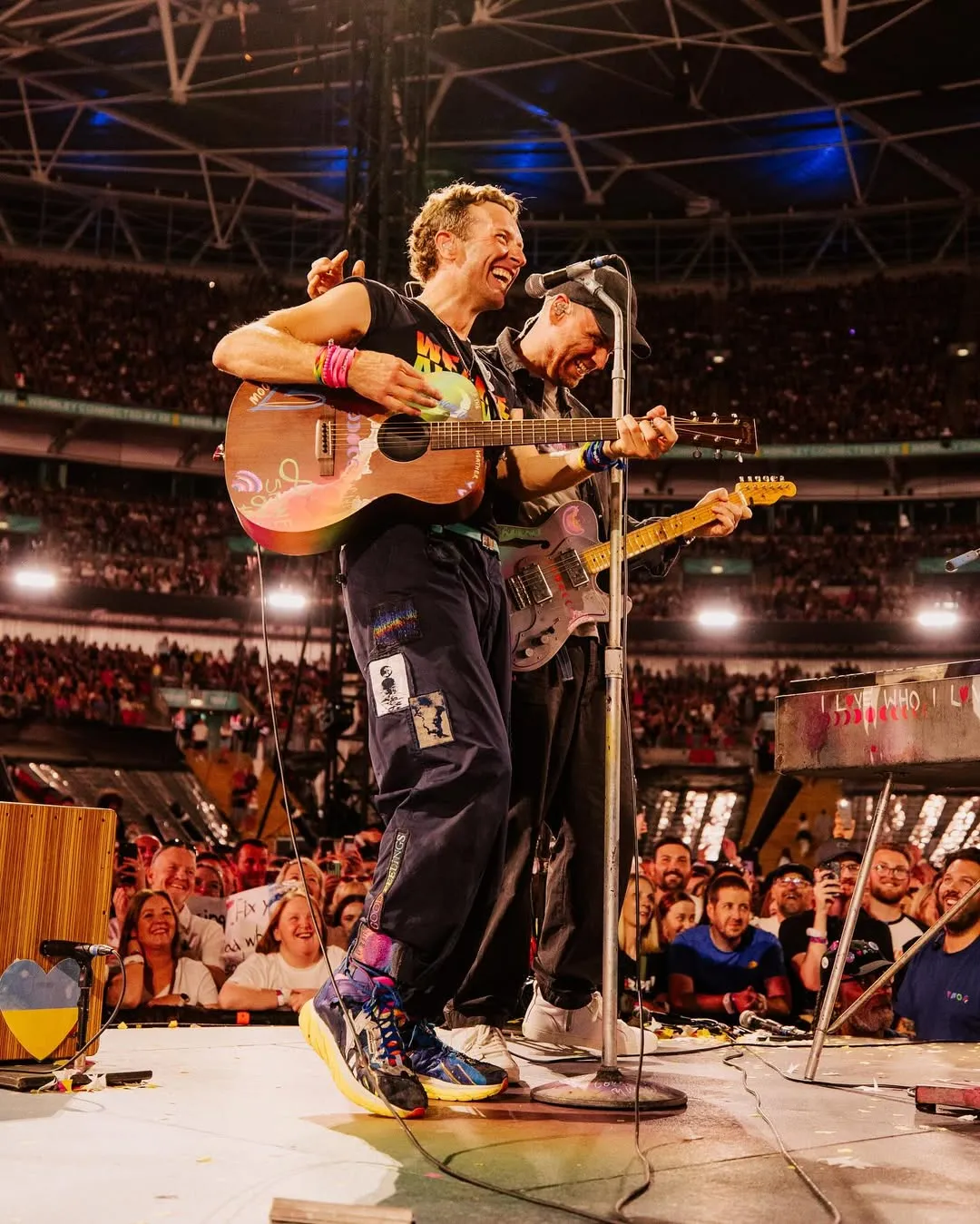 Arti dan Makna Lagu Sparks - Coldplay yang Menggambarkan Penyesalan dan ...