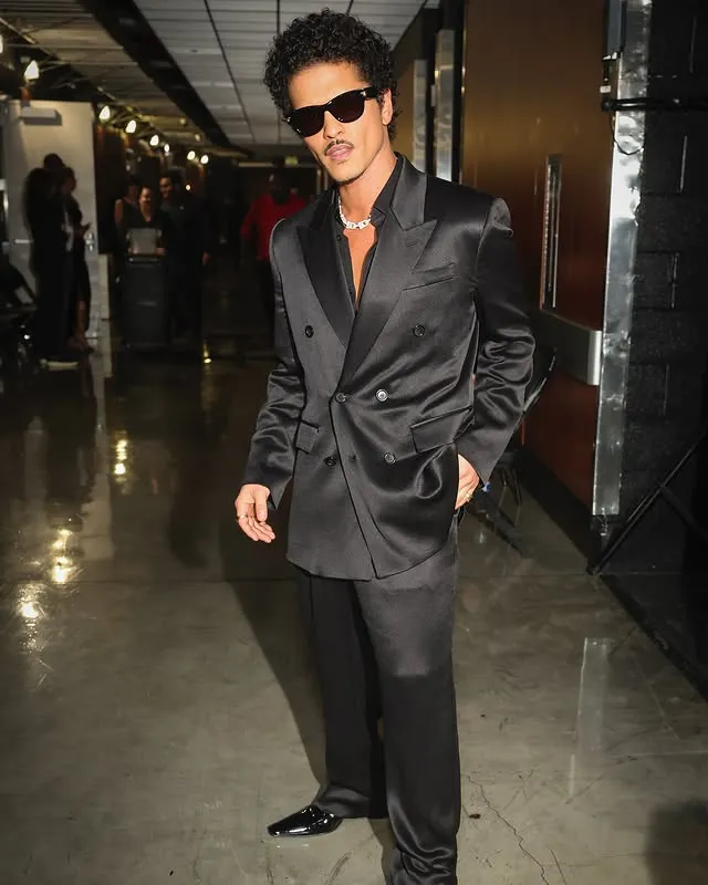 The Meaning of the Song VERSACE ON THE FLOOR - Bruno Mars, Tells about ...