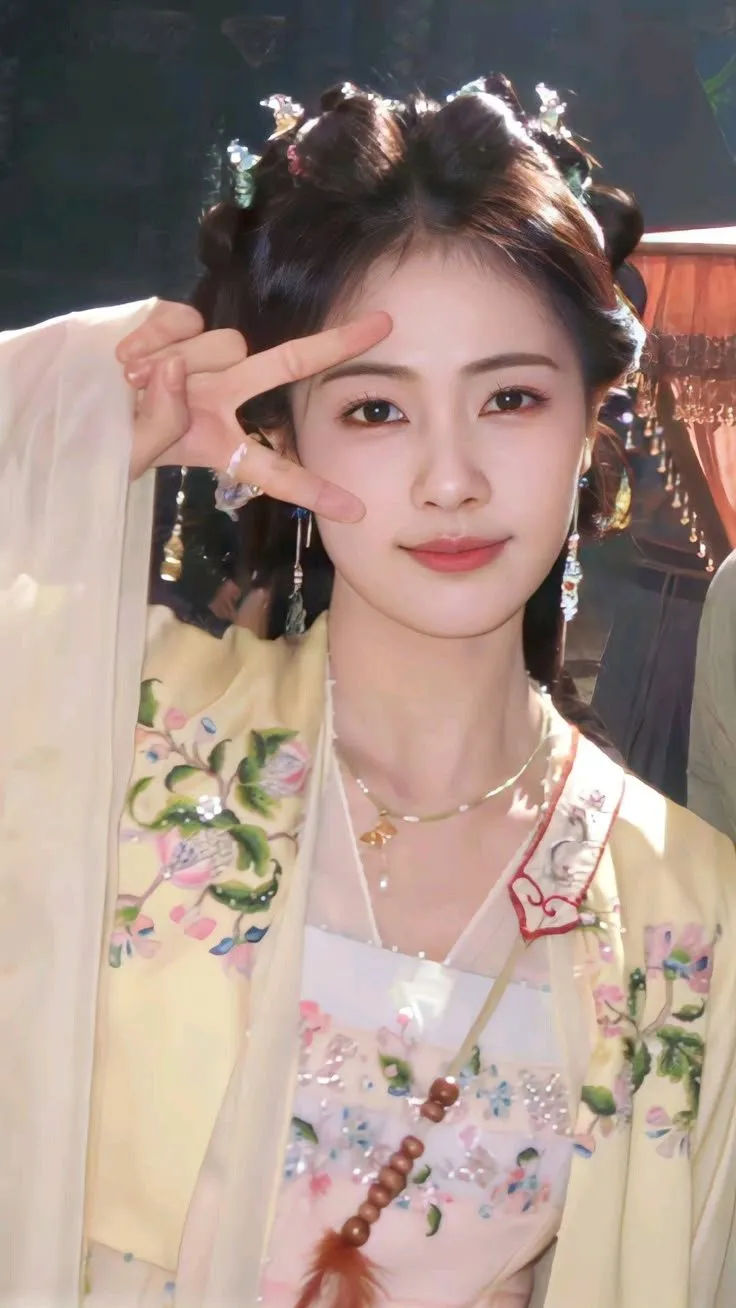 Dai Luwa and Yu Chengen Rumored to Star in the Drama Precious Pearl