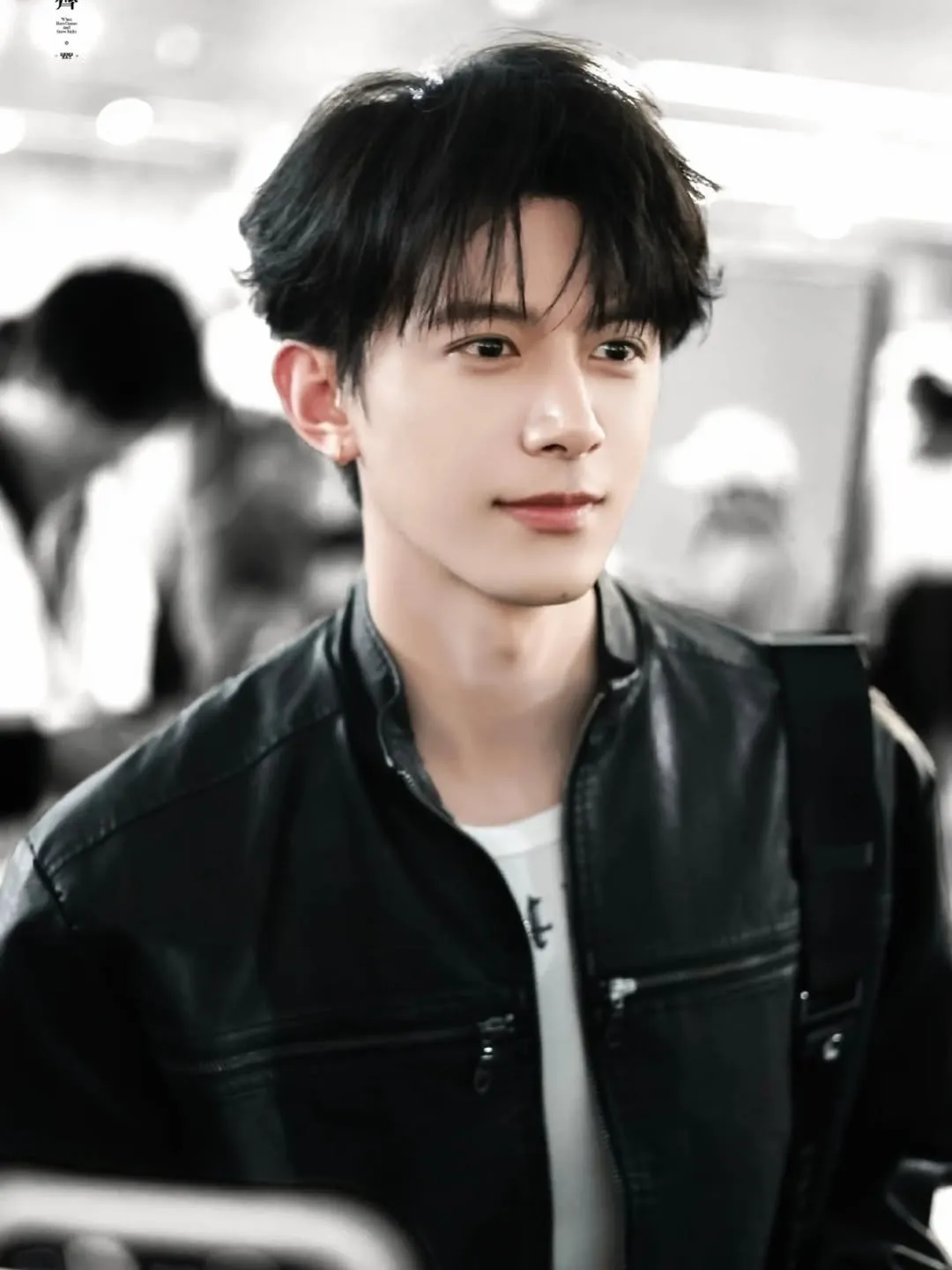 Deng Kai Surrounded at the Airport, Even More Popular After Starring in ...