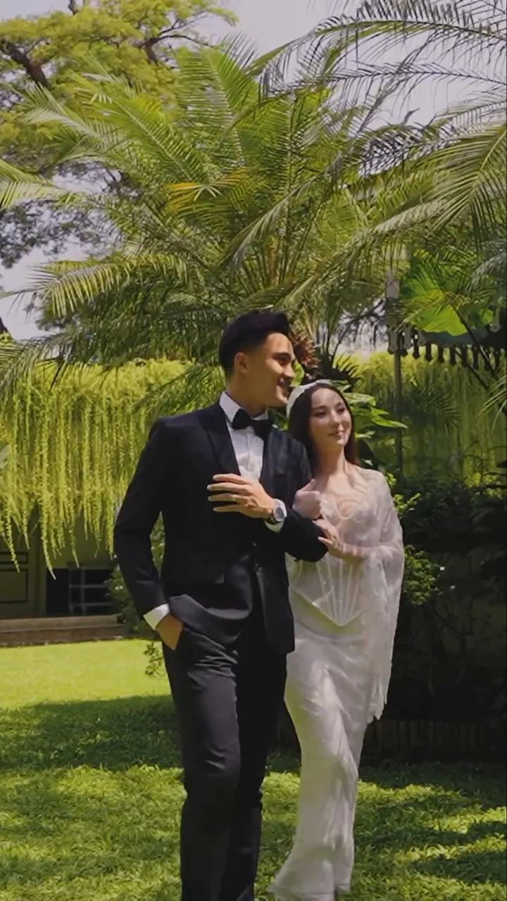Ernando Ari Bagikan Foto Prewedding Mesra dengan Sang Kekasih, Banjir ...