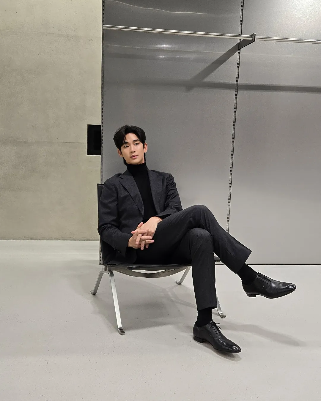 Kim Soo Hyun Dikabarkan Mulai Jalani Syuting Iklan untuk Brand Fashion ...