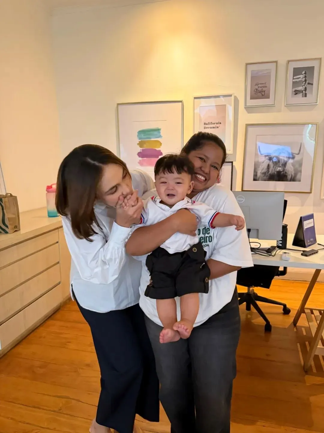 Luna Maya Bahagia Bertemu Dengan Anak Erica Carlina, Cium Tangan Mungil ...