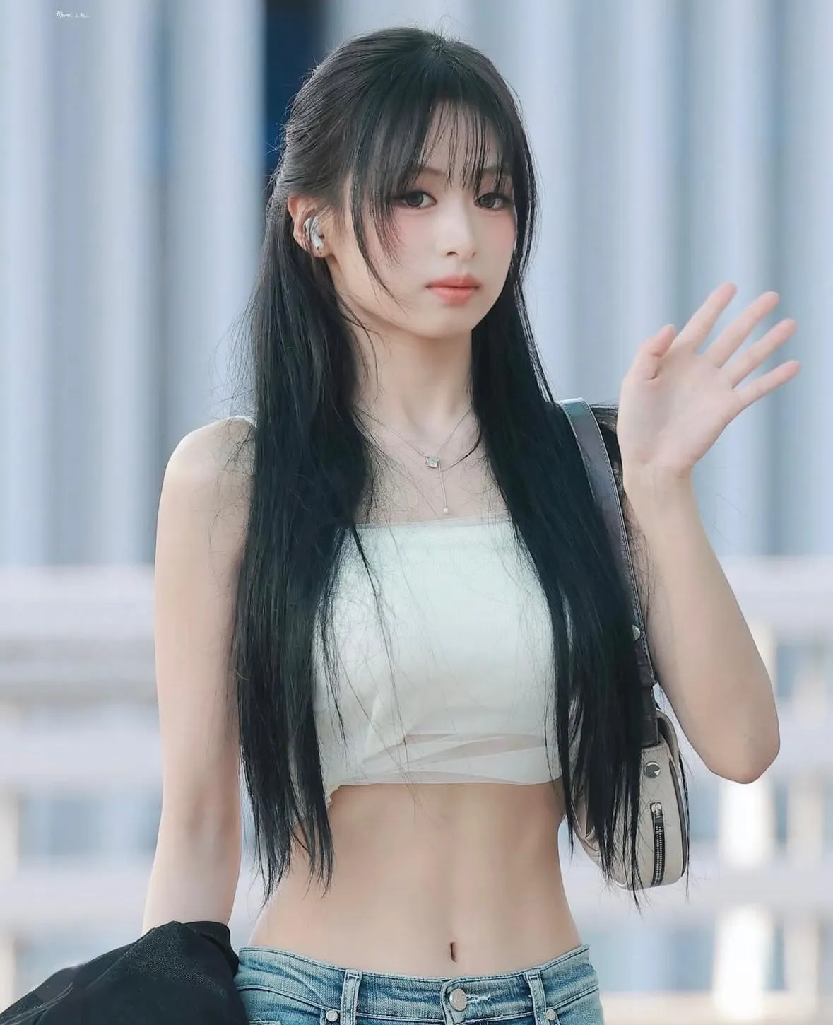 Potret Ahyeon BABYMONSTER Terbaru di Bandara Bikin Salfok Gara-Gara Pinggang Kecilnya ...