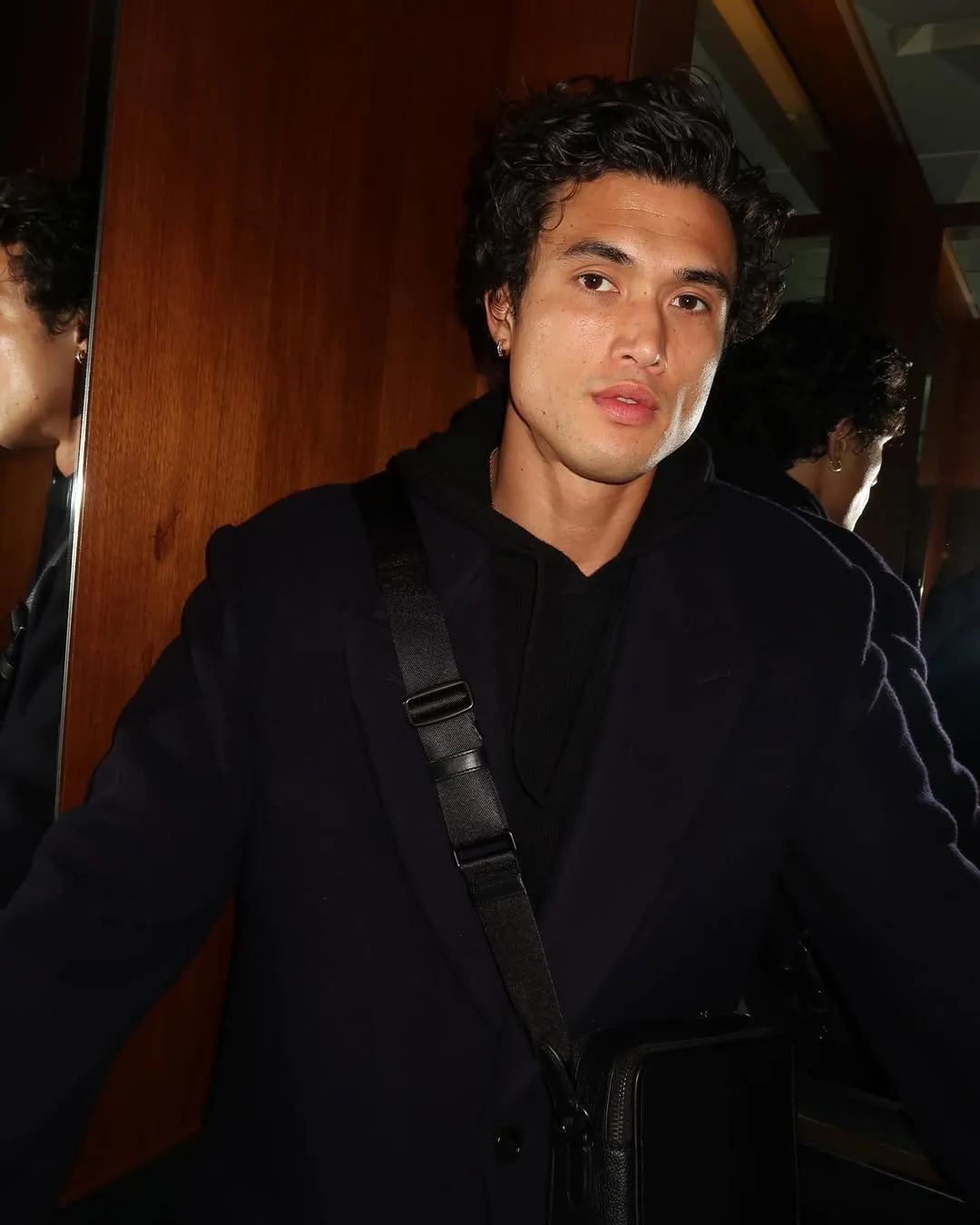 Potret Charles Melton yang Jadi Model Video Klip Lagu Jennie 'Love ...