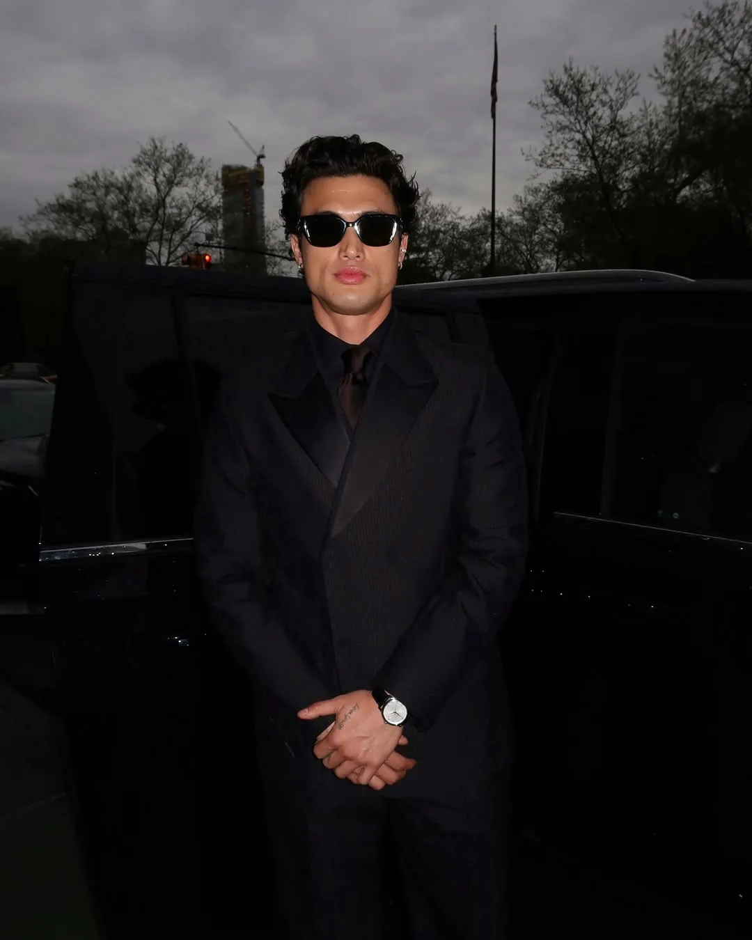 Potret Charles Melton yang Jadi Model Video Klip Lagu Jennie 'Love ...