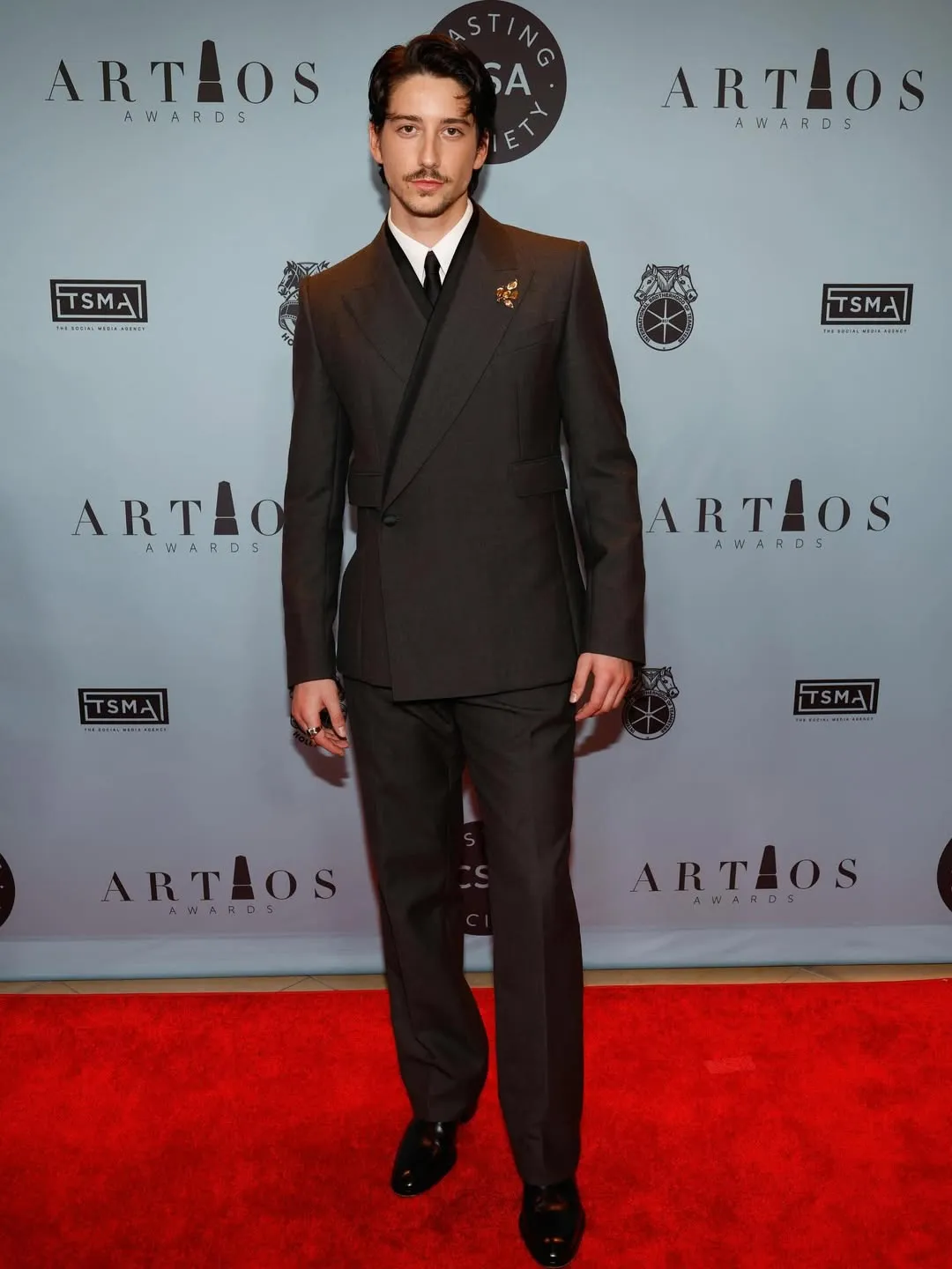 Profil Milo Manheim Sebagai Flynn Rider di Live Action TANGLED, Intip ...