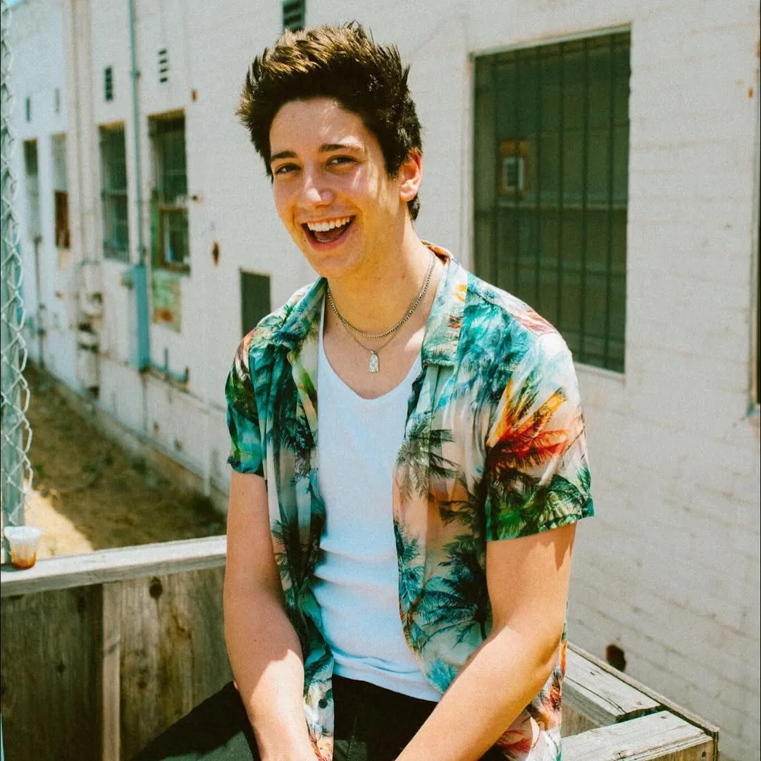 Profil Milo Manheim Sebagai Flynn Rider di Live Action TANGLED, Intip ...