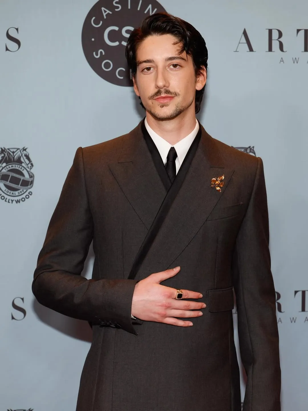 Profil Milo Manheim Sebagai Flynn Rider di Live Action TANGLED, Intip ...