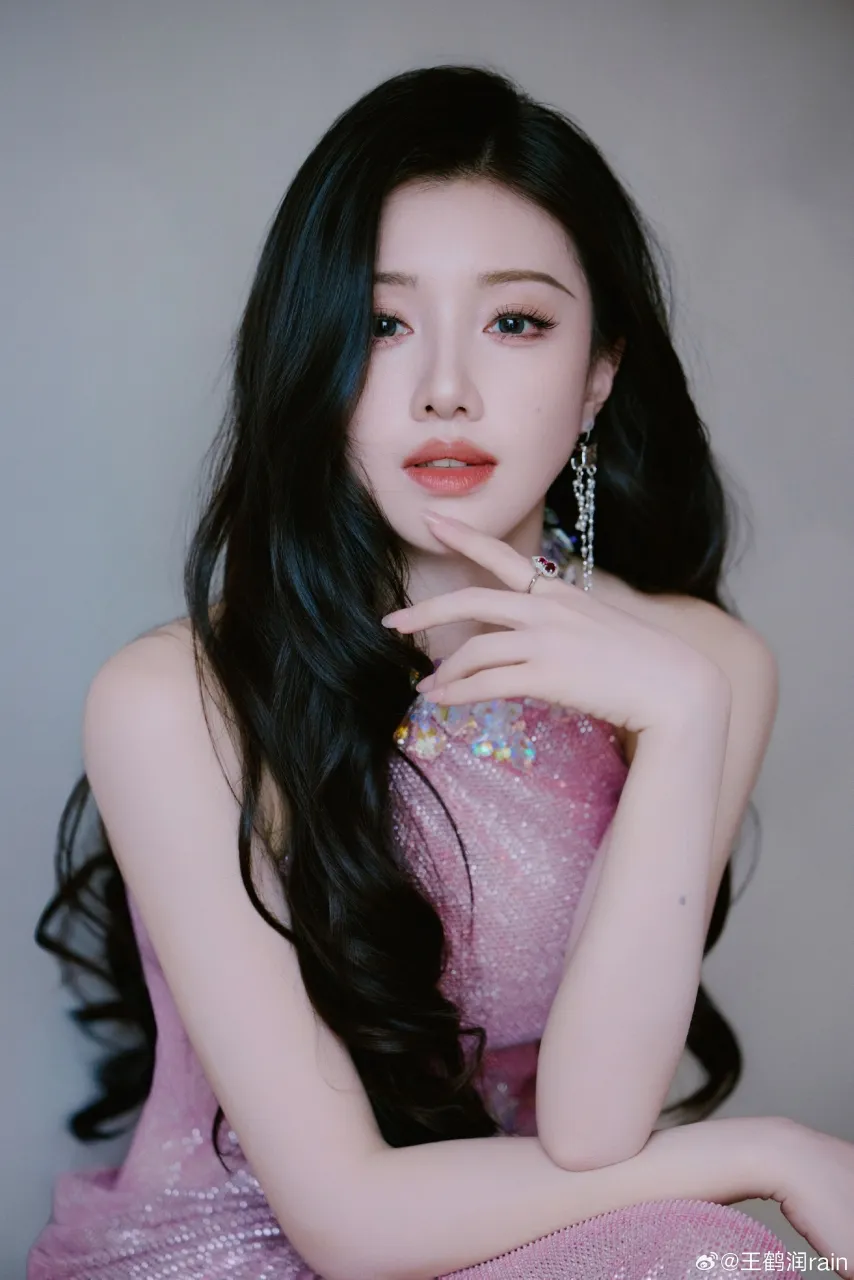 Profile of Wang Herun, Beautiful Chinese Actress from Shenyang Who ...
