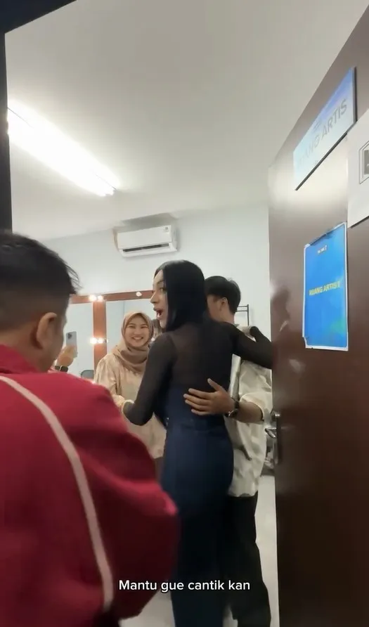 Resmi Jadi Menantu Denada, Fita Tak Merasa Terbebani Punya Mertua Artis ...