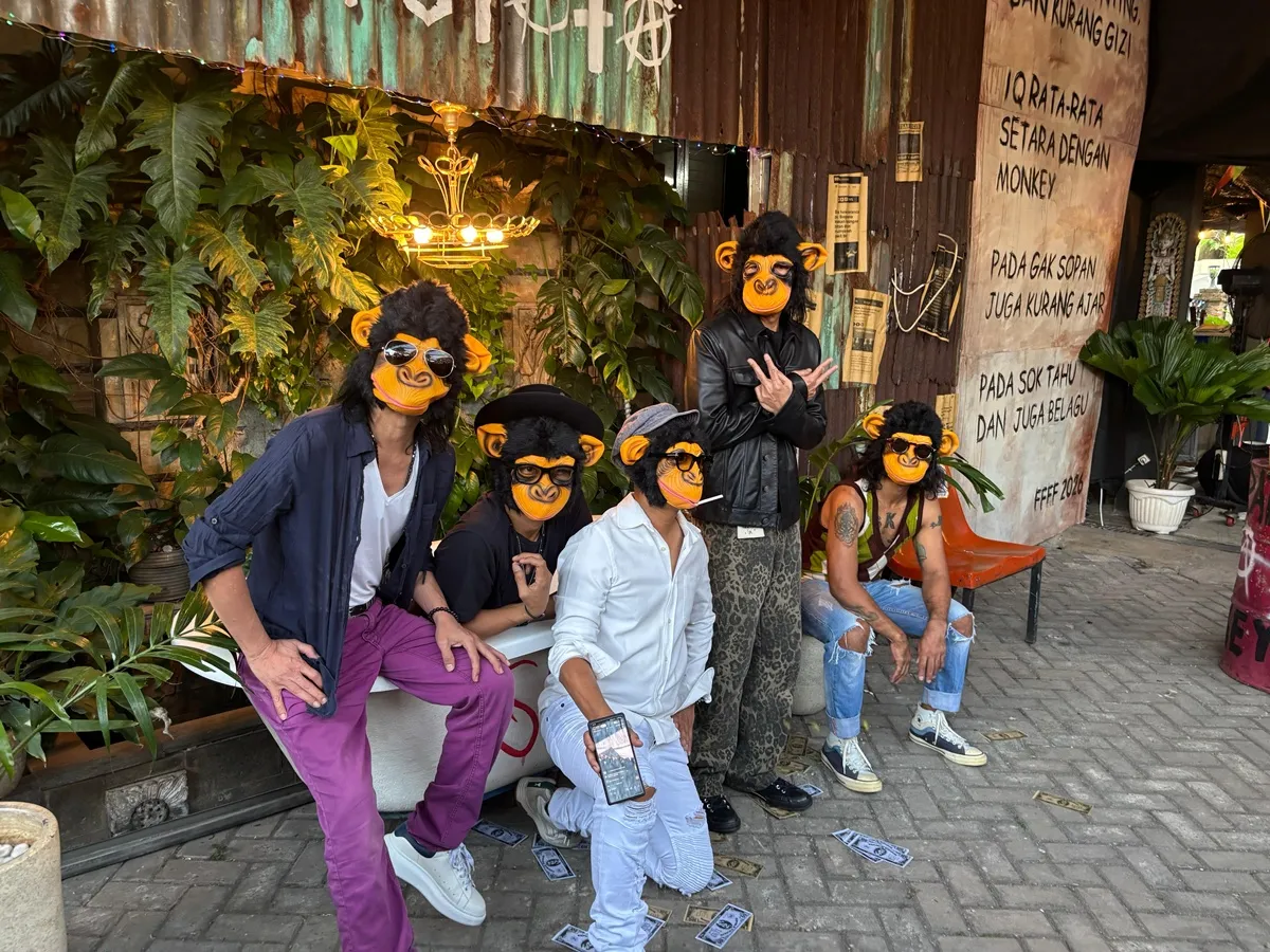 Slank Rilis Album 'Republik Fufufafa' dalam Kaset, CD & Vinyl, Bimbim ...