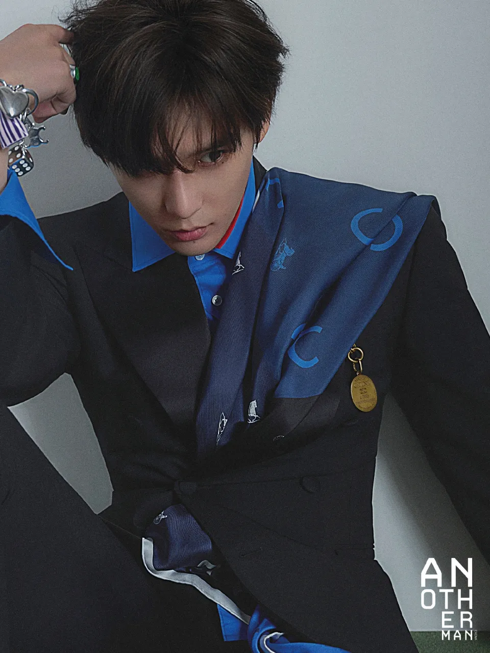 Wang Anyu Debut di Cover Another Man, Tampil Cool dan Artistik Dibalut ...