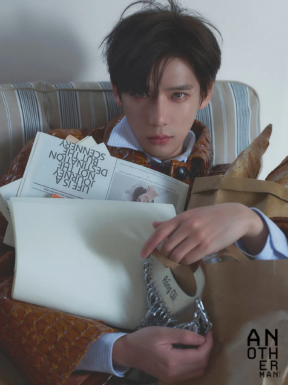 Wang Anyu Debut di Cover Another Man, Tampil Cool dan Artistik Dibalut ...