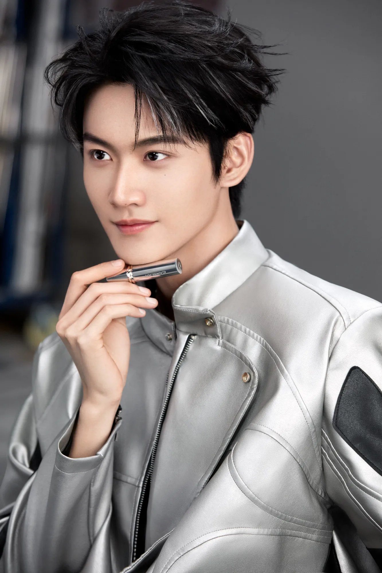 Zhou Keyu Resmi Jadi Wajah Baru Carslan, Produk Makeup Magnetik ...