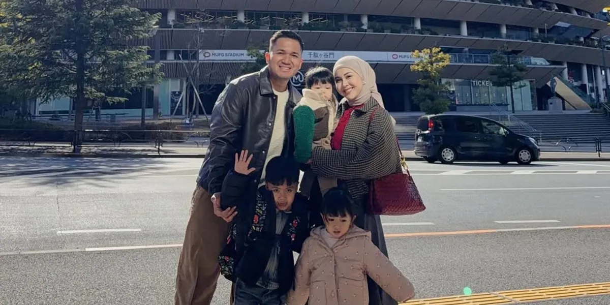10 Pictures of Kesha Ratuliu's Vacation to Japan with Family, Exploring ...