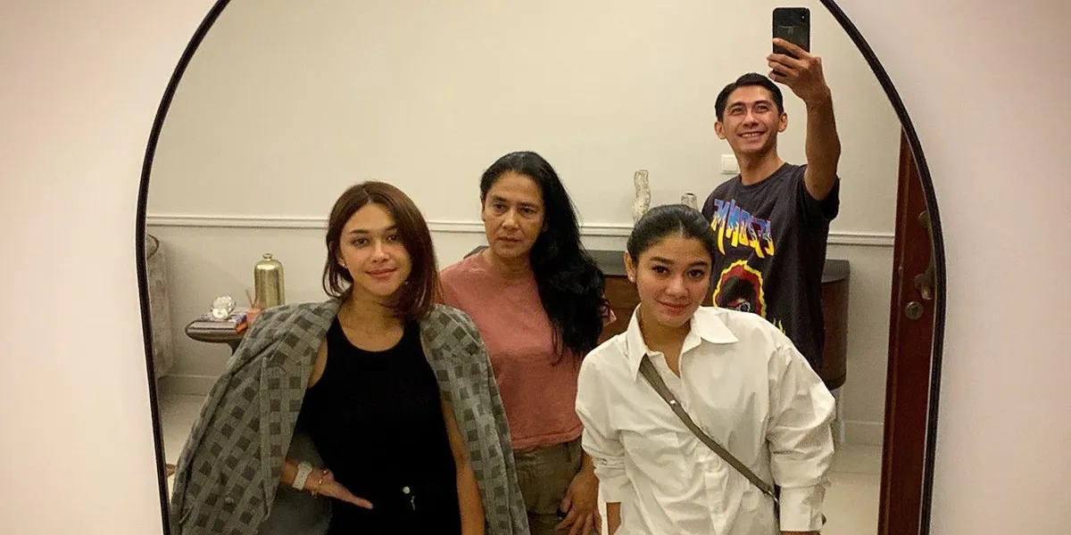 8 Portraits of Kenang Mirdad with Naysila Mirdad and Nana Mirdad, the ...