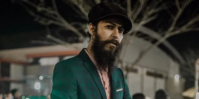 FOTO: Jalan-Jalan 'Necis' Ala Alex Abbad di Jawa Timur - KapanLagi.com