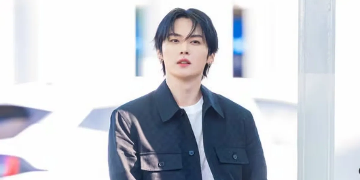 Lee Know Stray Kids Departing for Milan, Ready to Debut at MFW 2026