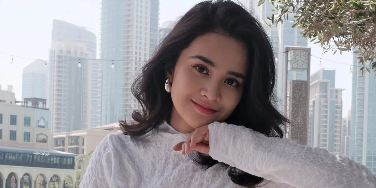 Michelle Ziudith Looks Charming in All-White Outfit, Her Beauty Like a ...
