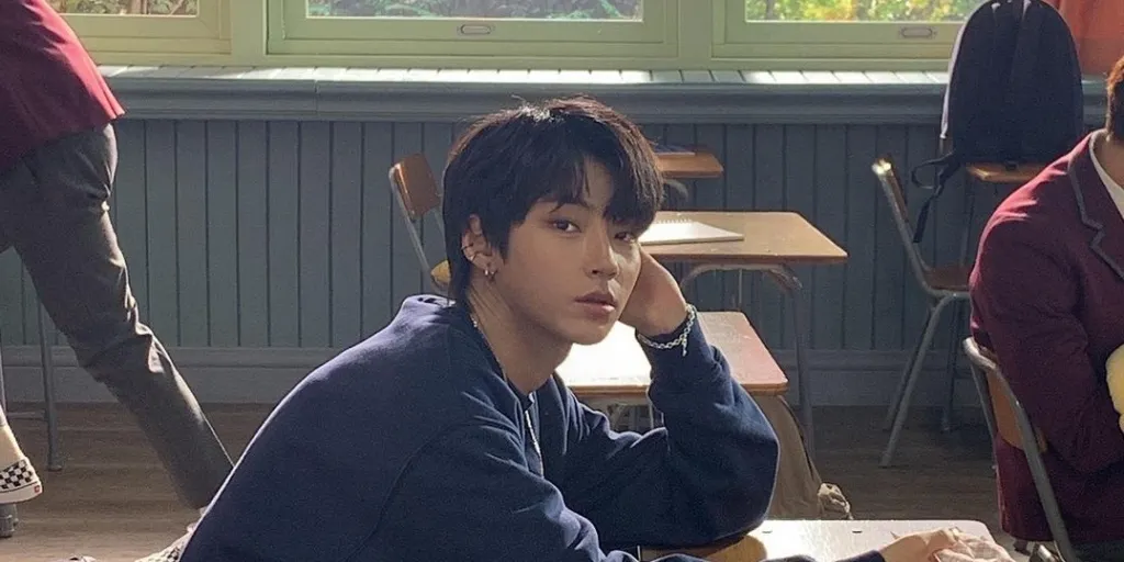 Wajahnya Lebih Muda Dari Usianya, Simak Kumpulan Foto Aktor Hwang In Yeop Mengenakan Seragam ...