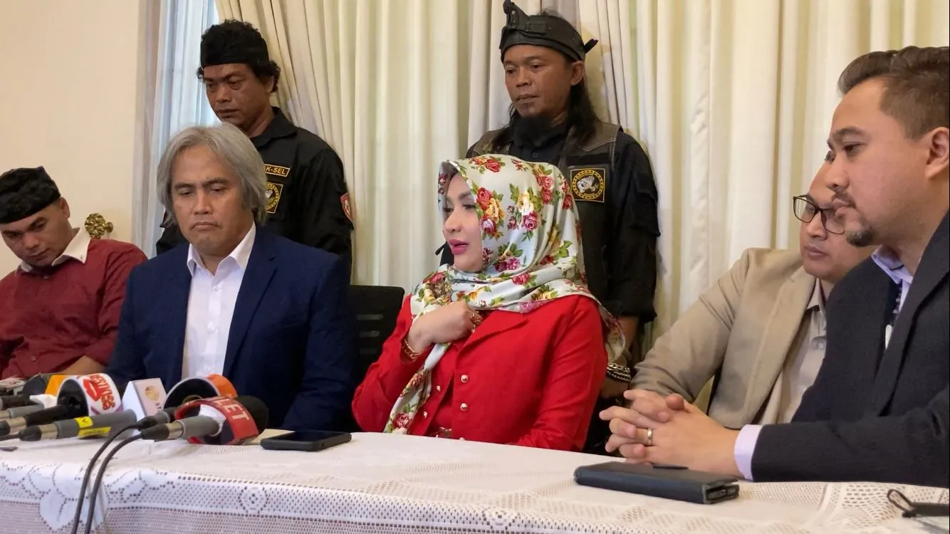 Ungkap Alasan Dirinya Histeris dalam Ruang Mediasi, Roro Fitria: Dia ... Ungkap Alasan Dirinya Histeris dalam Ruang Mediasi, Roro Fitria: Dia ...