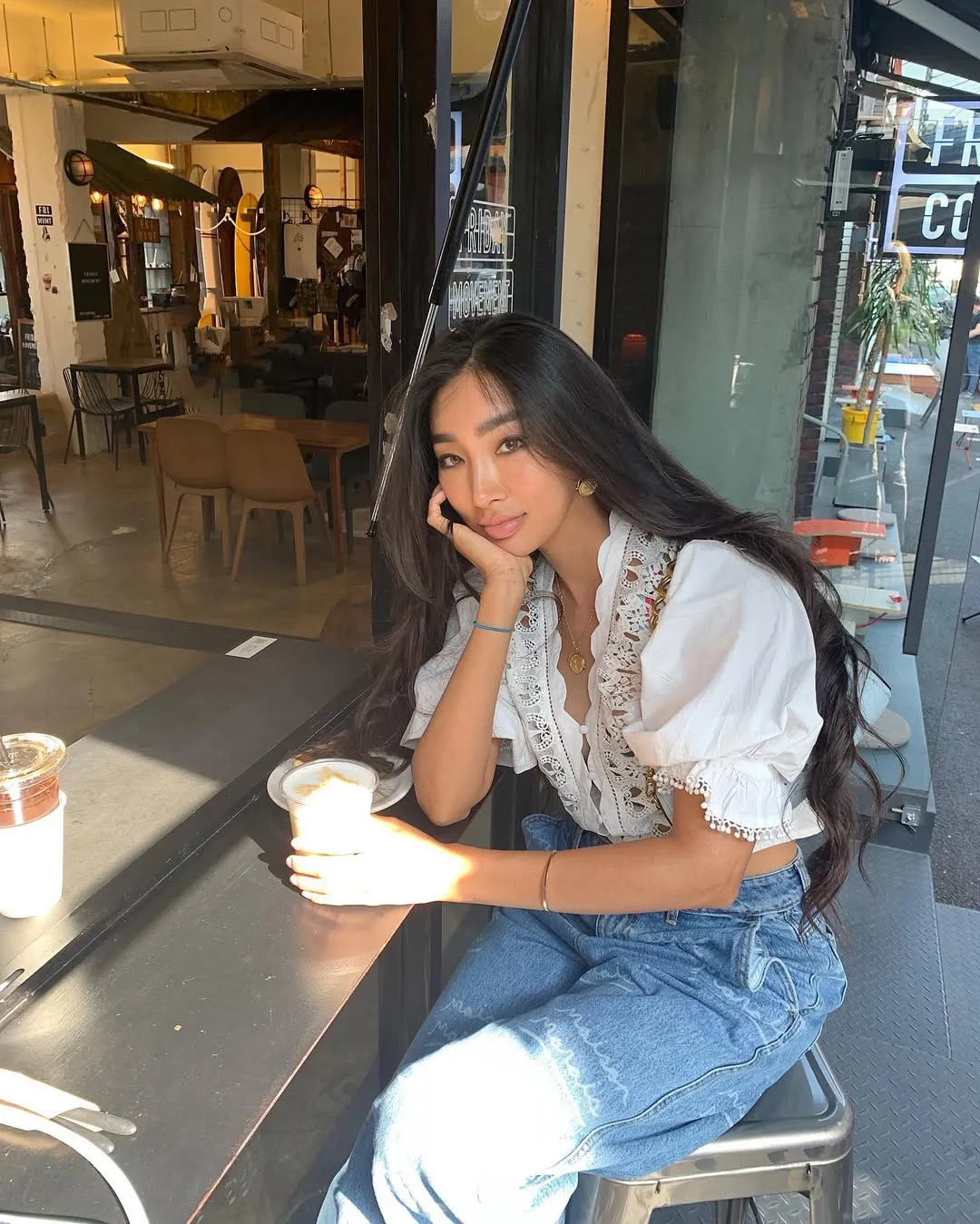 Potret Moon Gabi, Model Eksotis yang 'Tabrak' Standar Kecantikan Korea - KapanLagi.com