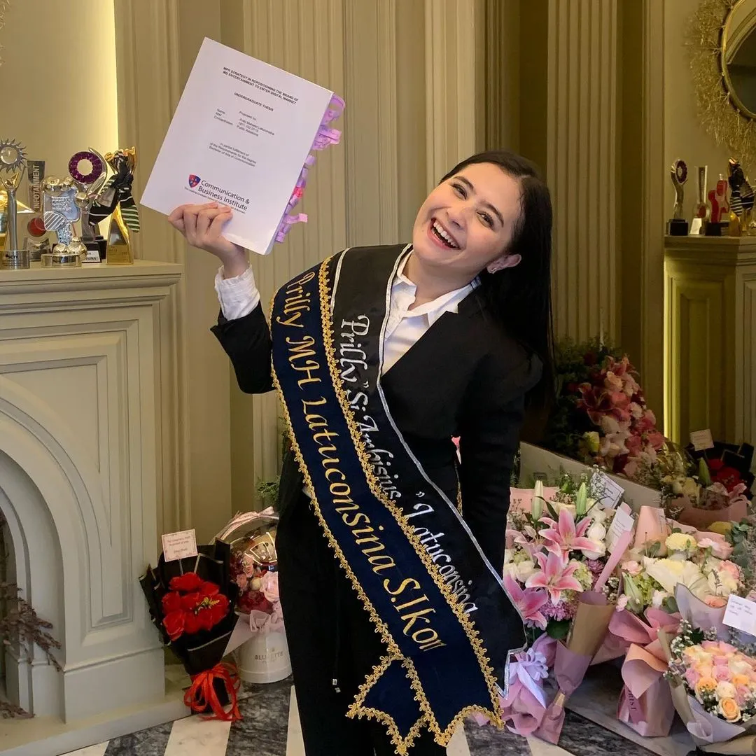 A Series of Celebrities Who Prioritize Education Despite Being Famous ...