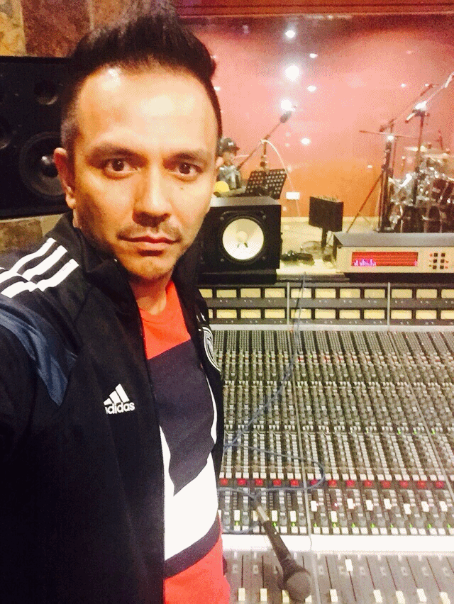 Keren, Penyanyi Ini Promo Single Hingga ke Malaysia - KapanLagi.com