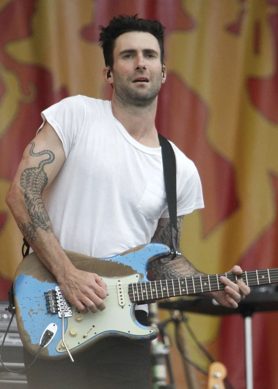 5 Klip Seksi Dari Adam Levine Yang Bikin Hawa Bergairah! - KapanLagi.com