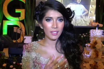 Gisca Dmelia Belajar Dari Dua Guru Vokal | KapanLagi.com: Video ...