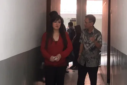 Shinta Bella Menangis di Sidang Cerai Perdana | KapanLagi.com: Video Kapanlagi.com - KapanLagi.com