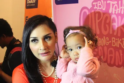 Mona Ratuliu Ngaku Malas Merawat Wajah, Percaya? | KapanLagi.com: Video ...