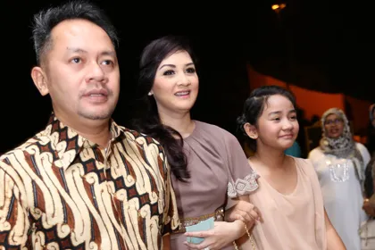 Mona Ratuliu Jadikan Anak Sebagai Sahabat | KapanLagi.com: Video ...