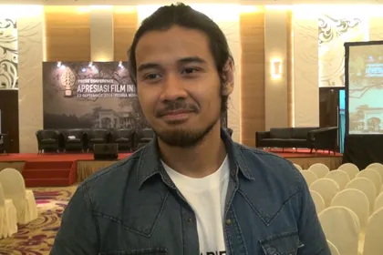 Potong Rambut Chico Jericho Move On Dari Bella | KapanLagi.com: Video ...
