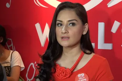 Mona Ratuliu Wajib Main Sinetron Setahun Sekali | KapanLagi.com: Video ...