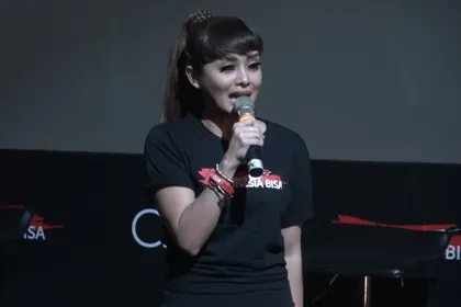 Terry Putri Lebih ‘Merinding’ Nonton Timnas Indonesia Di Lua ...