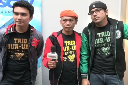Topi Pak Tino Sidin Jadi Ciri Khas Bang Ocid | KapanLagi.com: Video ...